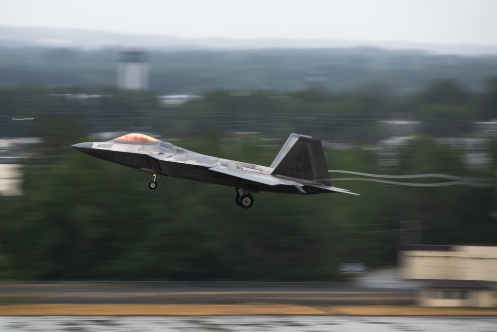 DVIDS - Images - F-22 Raptors blast through skies over JBER [Image 9 of 14]