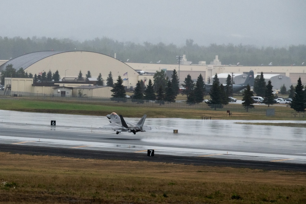 DVIDS - Images - F-22 Raptors blast through skies over JBER [Image 12 ...