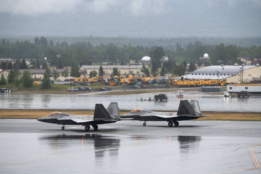 DVIDS - Images - F-22 Raptors blast through skies over JBER [Image 14 ...