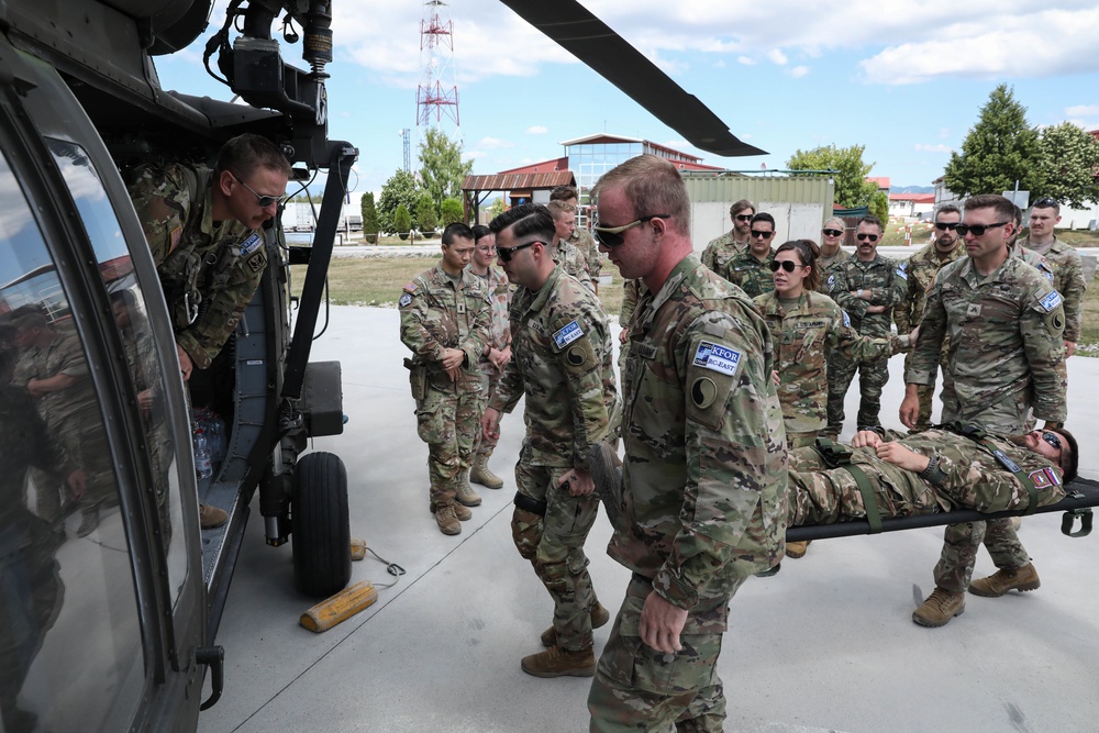 DVIDS - Images - Joint MEDEVAC Training [Image 4 of 12]