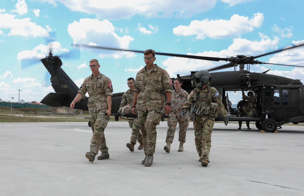 DVIDS - Images - Joint MEDEVAC Training [Image 7 of 12]