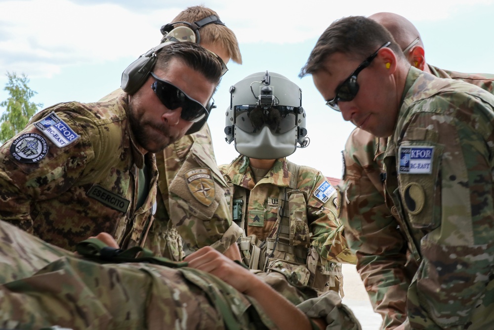 DVIDS - Images - Joint MEDEVAC Training [Image 5 of 7]