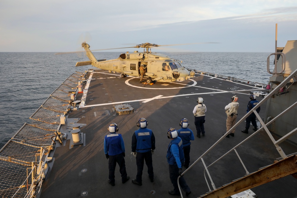 DVIDS - Images - Flight Quarters on Benfold [Image 4 of 8]