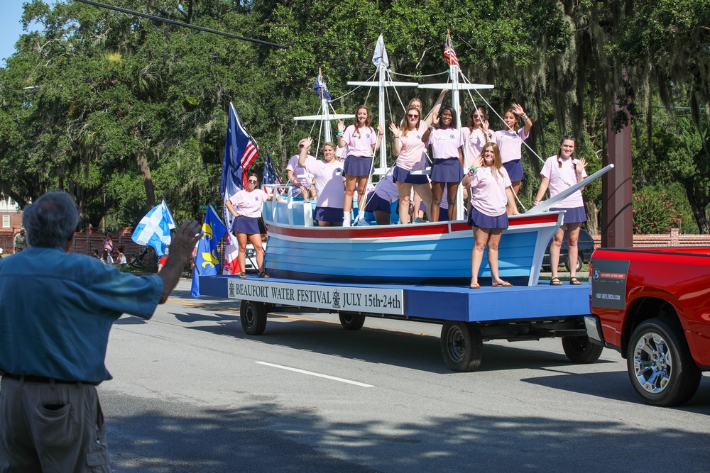 DVIDS - Images - Beaufort Water Festival Grand Parade [Image 5 of 7]