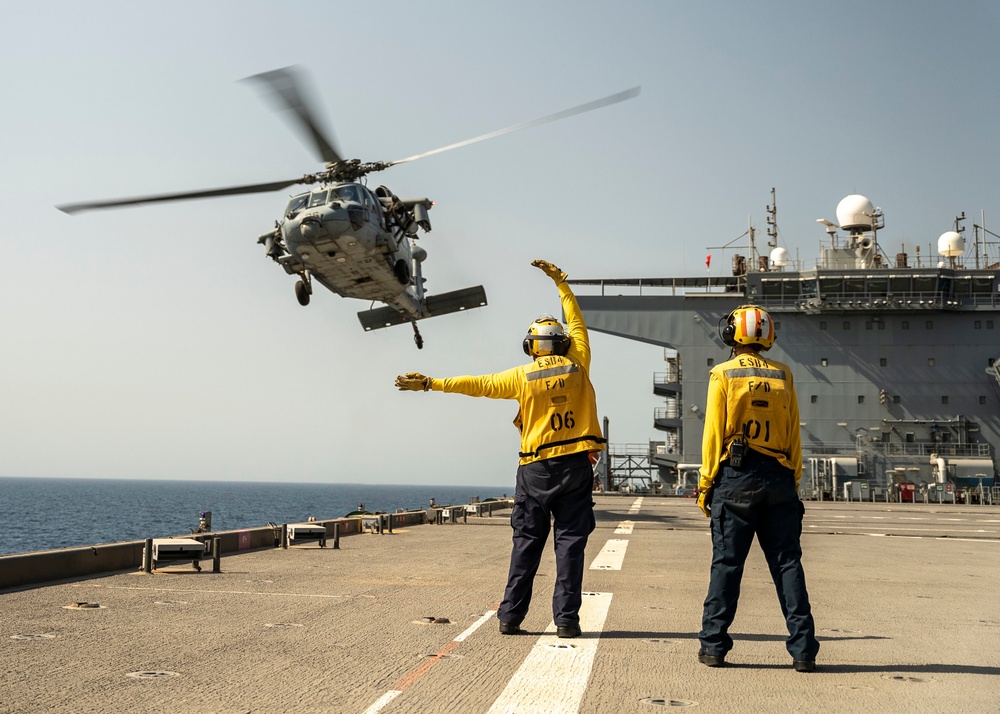 DVIDS - Images - Sailors conduct flight operations [Image 1 of 33]