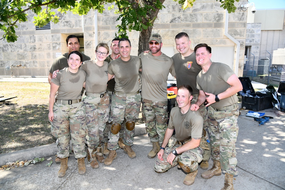 DVIDS - Images - Drake White visits MEDCoE [Image 8 of 8]