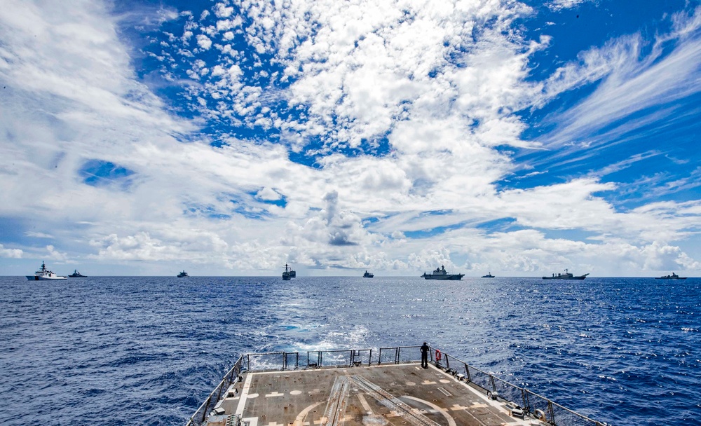 DVIDS - Images - RIMPAC 2022 Fleet Sails in Formation [Image 3 of 3]