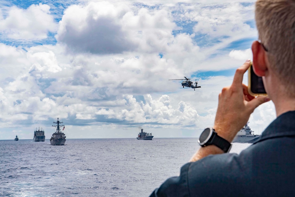 DVIDS - Images - RIMPAC 2022 Fleet Sails in Formation [Image 2 of 3]