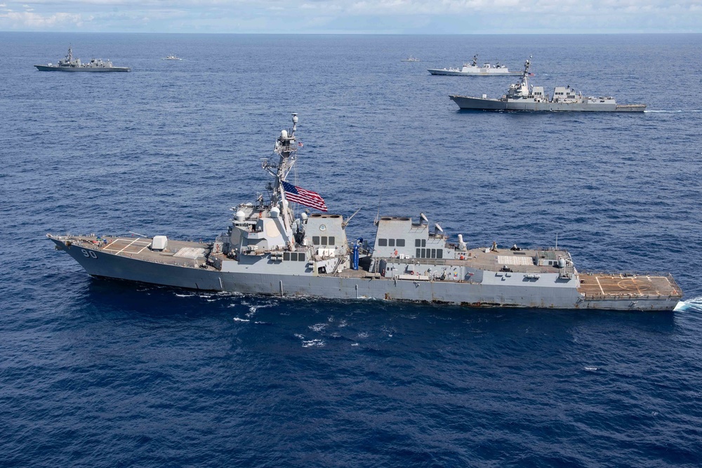 DVIDS - Images - RIMPAC 2022 Fleet Sails in Formation [Image 3 of 8]