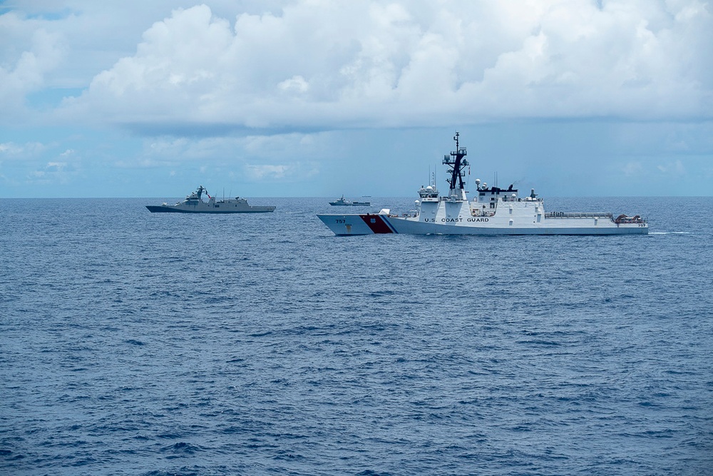 DVIDS - Images - RIMPAC 2022 Fleet Sails in Formation [Image 6 of 9]