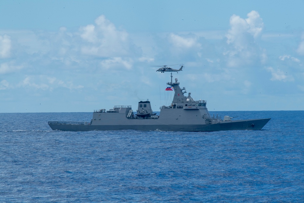 DVIDS - Images - RIMPAC 2022 Fleet Sails in Formation [Image 7 of 9]