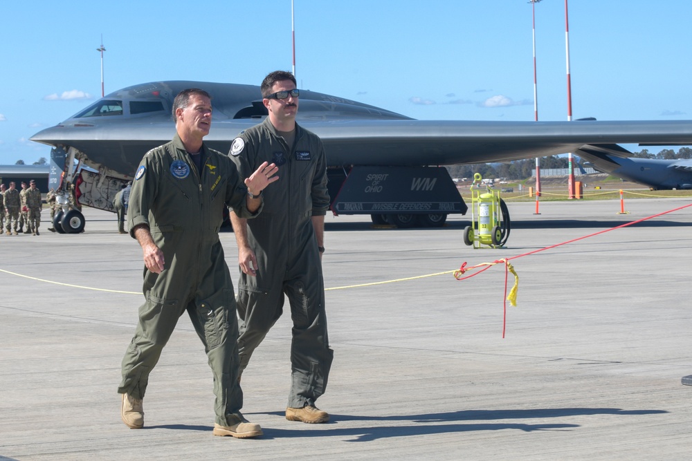 DVIDS - Images - USINDOPACOM Commander visits B-2 Spirit Bomber Task ...