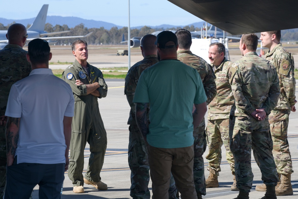 DVIDS - Images - USINDOPACOM Commander visits B-2 Spirit Bomber Task ...