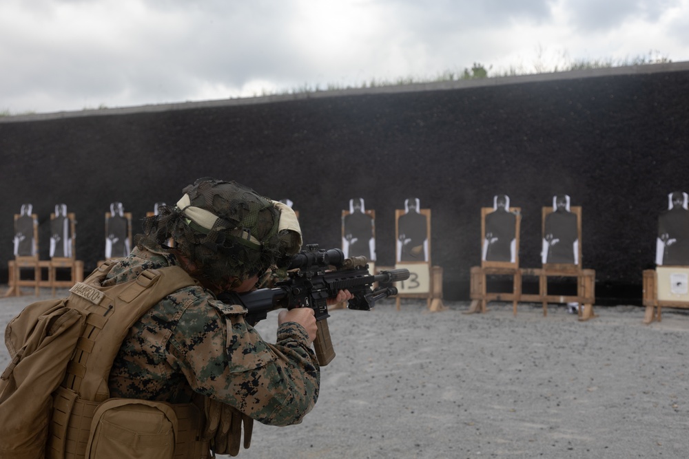 DVIDS - Images - V33 Combat Marksmanship Program [Image 7 of 10]