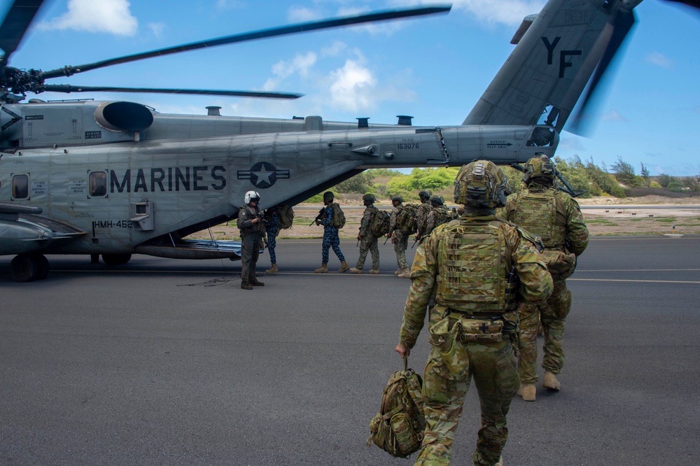 DVIDS - Images - RIMPAC 2022 Amphibious Raid [Image 6 of 10]