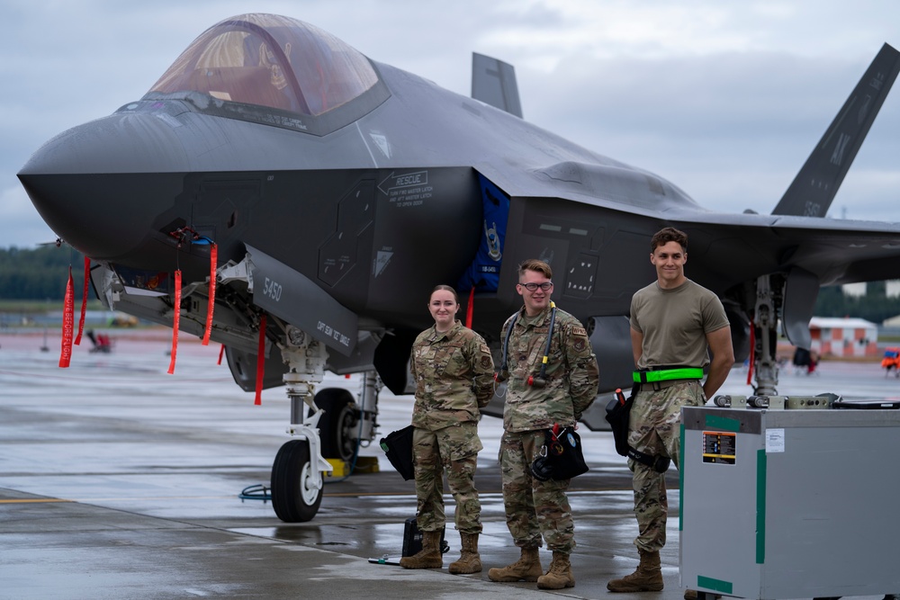 DVIDS - Images - 356th AMU participates in weapons load competition at ...