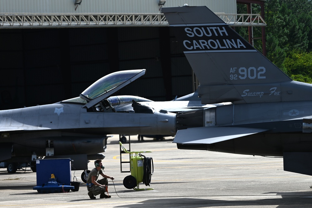 DVIDS - Images - Columbia Metropolitian Airport 169th Fighter Wing F-16 ...