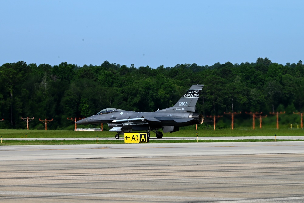 DVIDS - Images - Columbia Metropolitian Airport 169th Fighter Wing F-16 ...