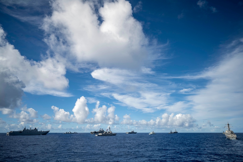 DVIDS - Images - RIMPAC 2022 Fleet Sails in Formation [Image 8 of 8]