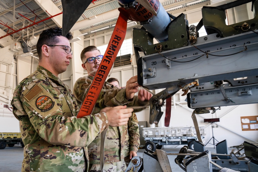 DVIDS - Images - Weapons Load Crew [Image 3 of 5]