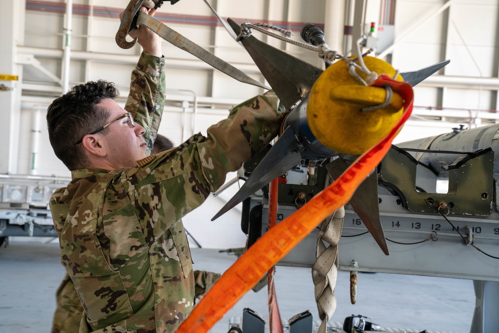 DVIDS - Images - Weapons Load Crew [Image 4 of 5]