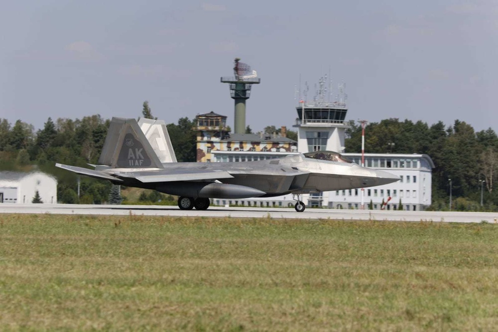 DVIDS - Images - U.S. F-22s forward deploy to 32nd Tactical Air Base ...