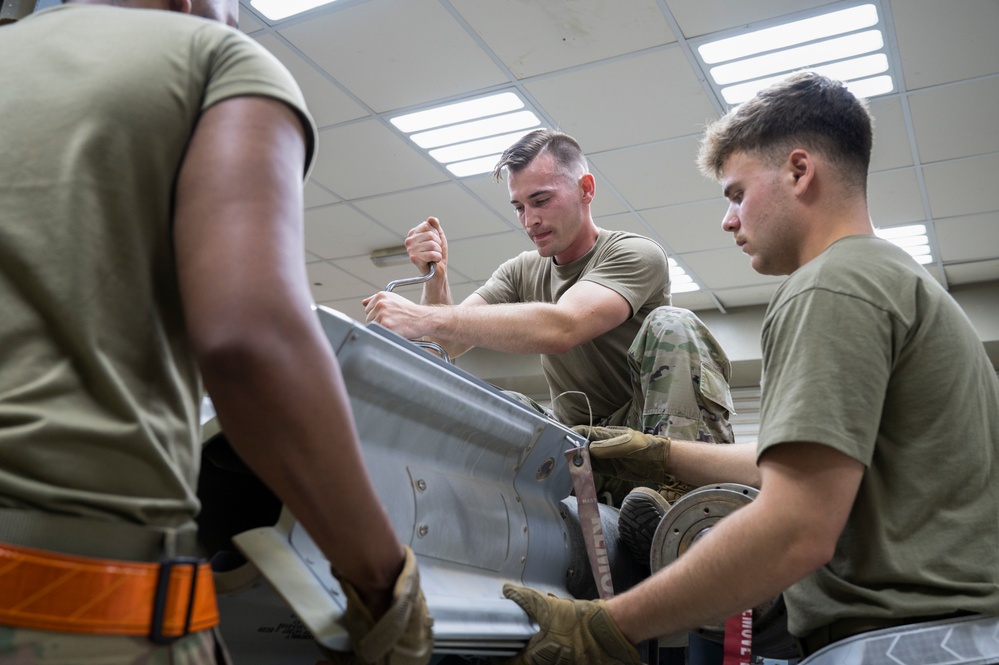 DVIDS - Images - 386th EAMXS support night operations [Image 2 of 5]