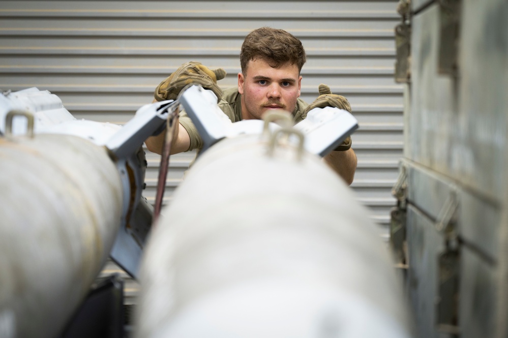 DVIDS - Images - 386th EAMXS support night operations [Image 4 of 5]