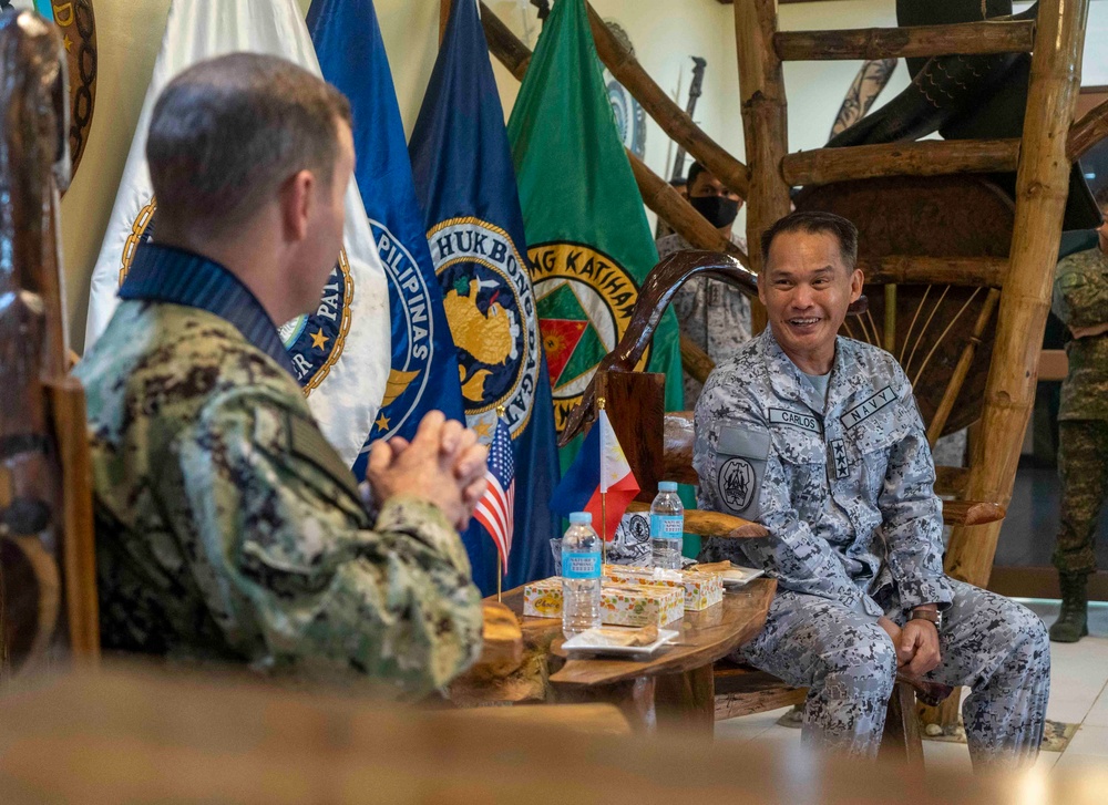 DVIDS - Images - CTF73 Visits WESCOM [Image 2 of 4]