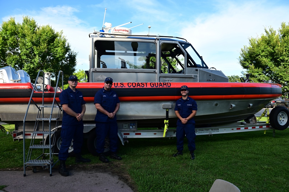 DVIDS - Images - Norfolk Tides Coast Guard Day [Image 2 of 4]