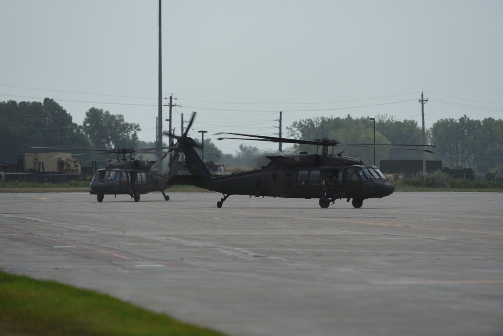 DVIDS - Images - Blackhawks land at 185th Air Refueling Wing [Image 4 of 5]