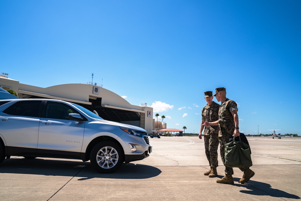 DVIDS - Images - Assistant Commandant of the Marine Corps visits ...