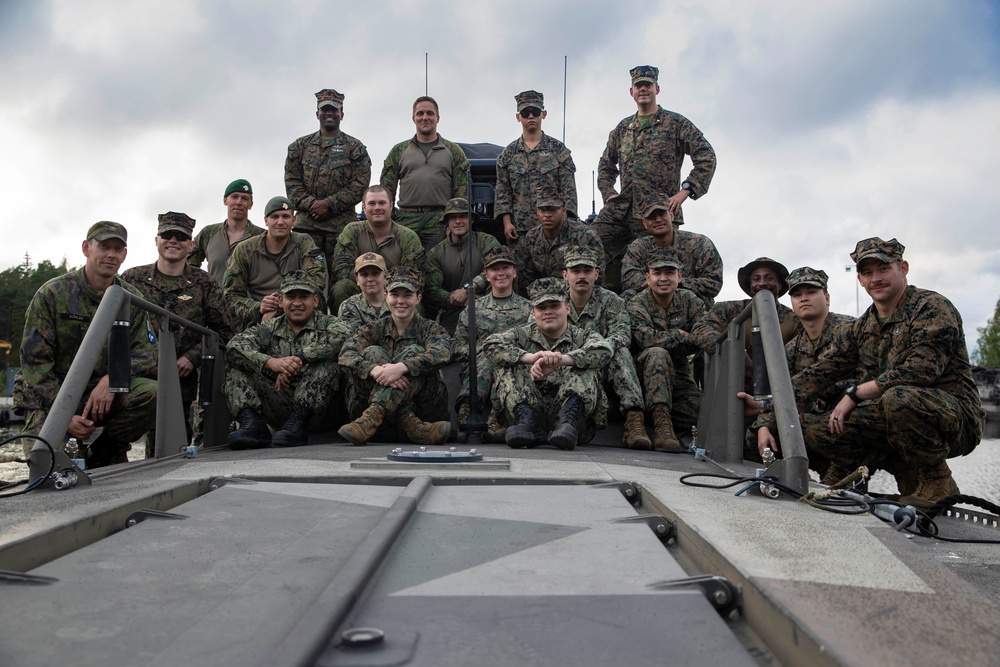 DVIDS - Images - Bilateral Medical Training [Image 5 of 5]
