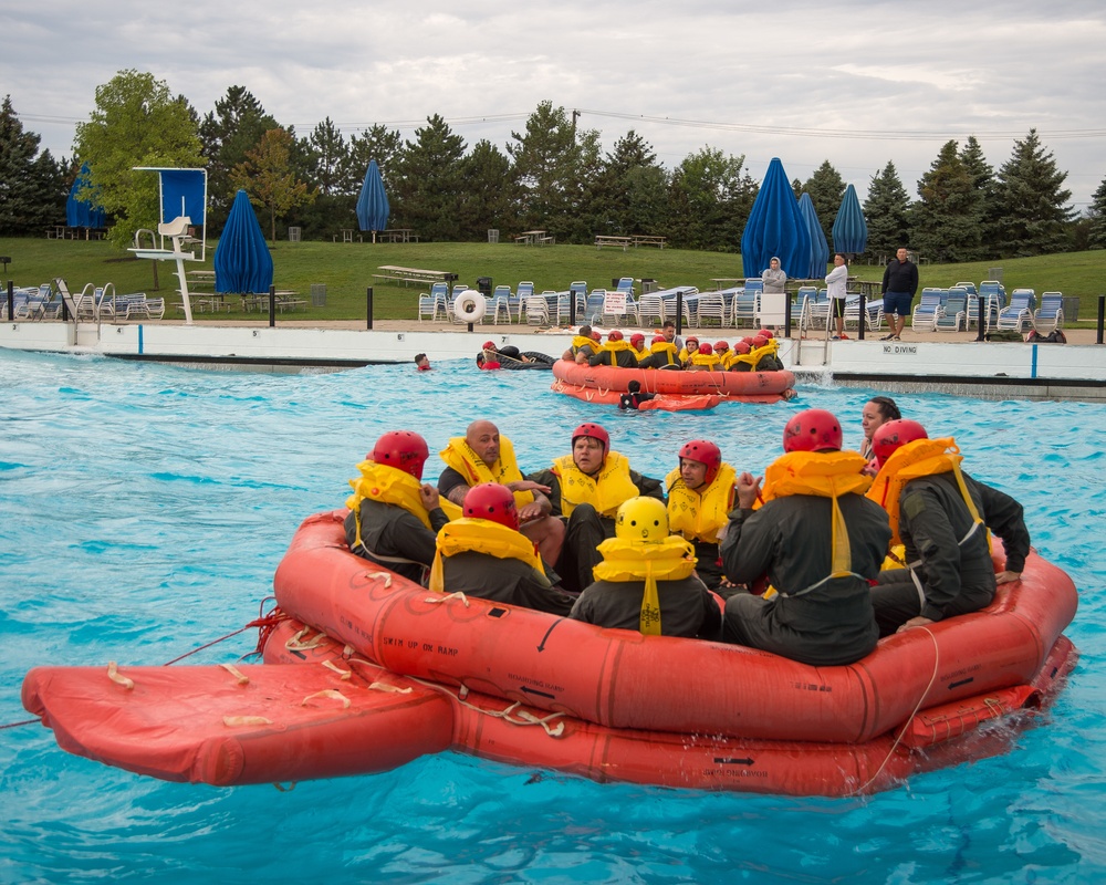 DVIDS - Images - Aircrews train in water survival [Image 1 of 7]