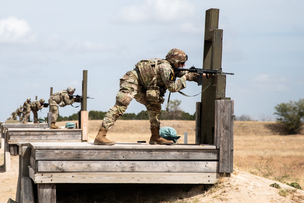 DVIDS - Images - U.S. Army Forces Command Best Squads conduct Weapons ...