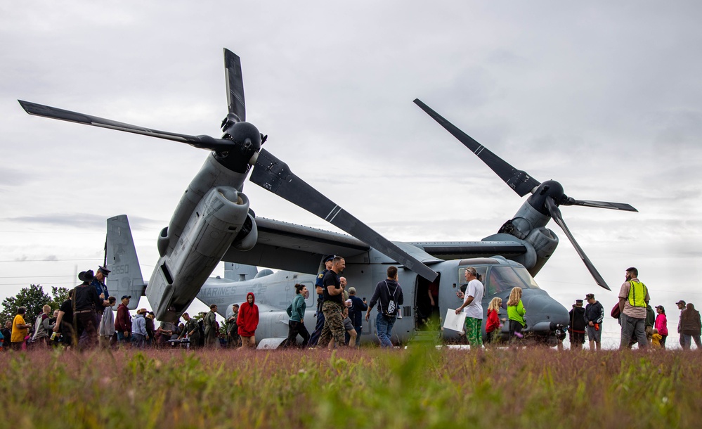 DVIDS - Images - Drew Kostic Memorial 5K Osprey Display [Image 1 of 6]