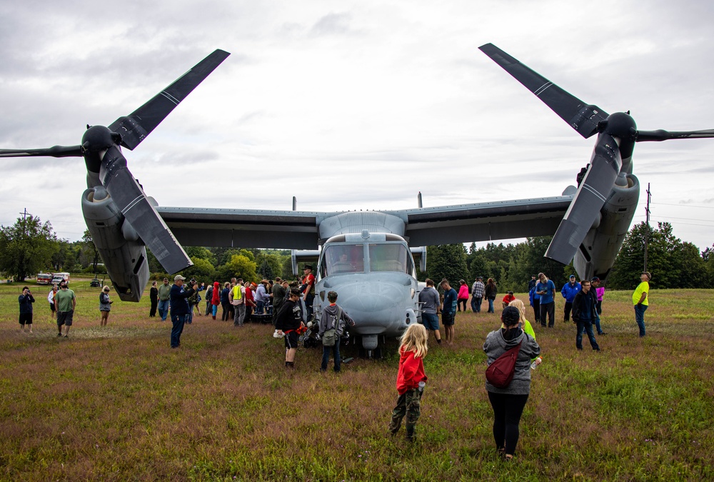 DVIDS - Images - Drew Kostic Memorial 5K Osprey Display [Image 2 of 6]
