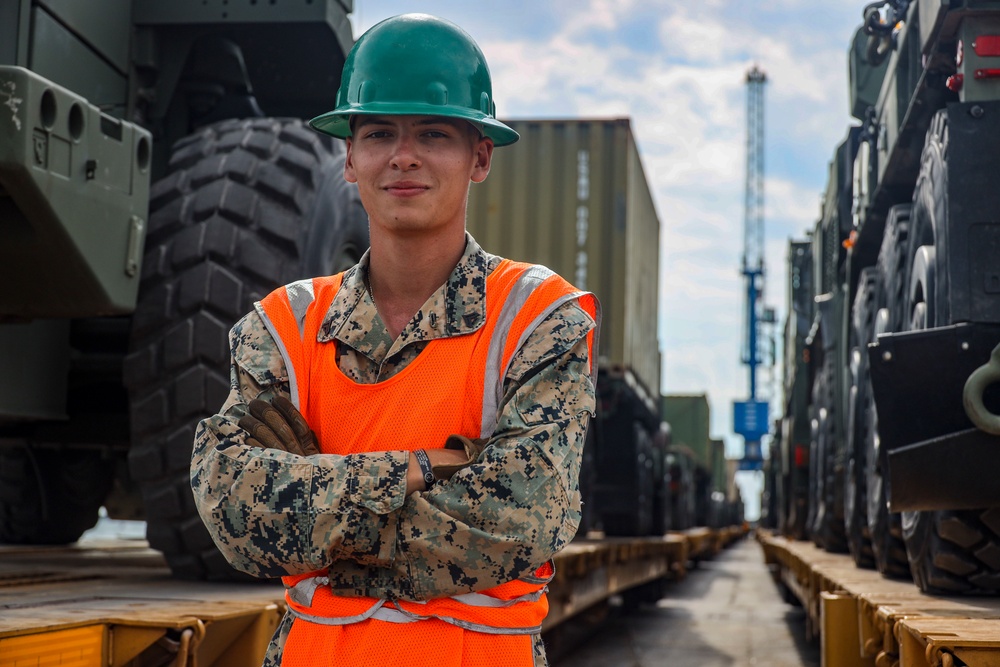 DVIDS - Images - Combat Logistics Regiment 27 conducts railhead ...