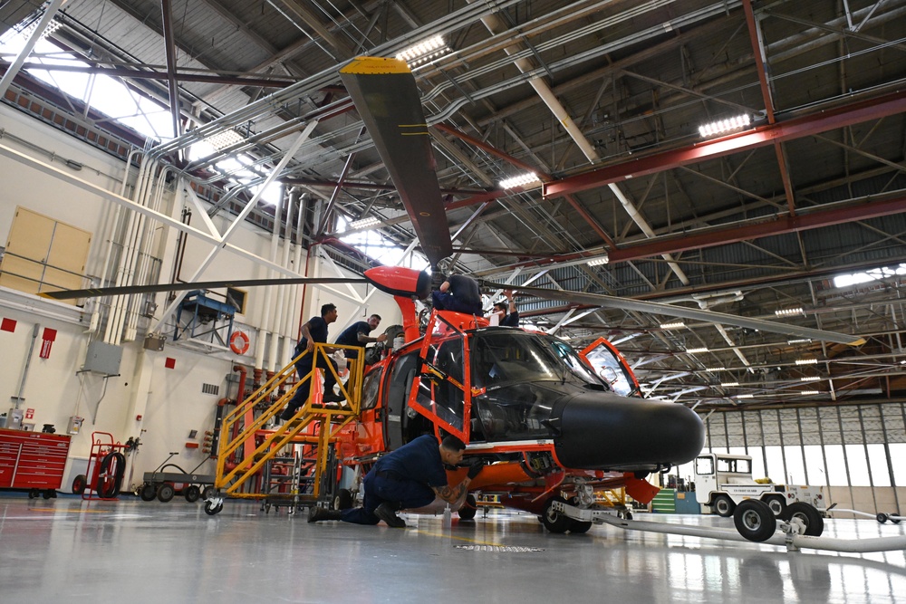 DVIDS - Images - Coast Guard Air Station Kodiak aircrew conducts ...
