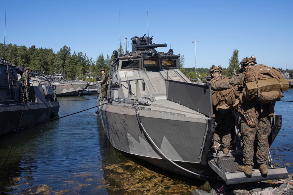 DVIDS - Images - Golf Company Raid Departure [Image 2 of 7]