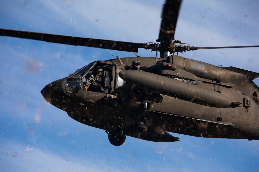 DVIDS - Images - Blackhawk Movement to Russaro Island [Image 9 of 10]