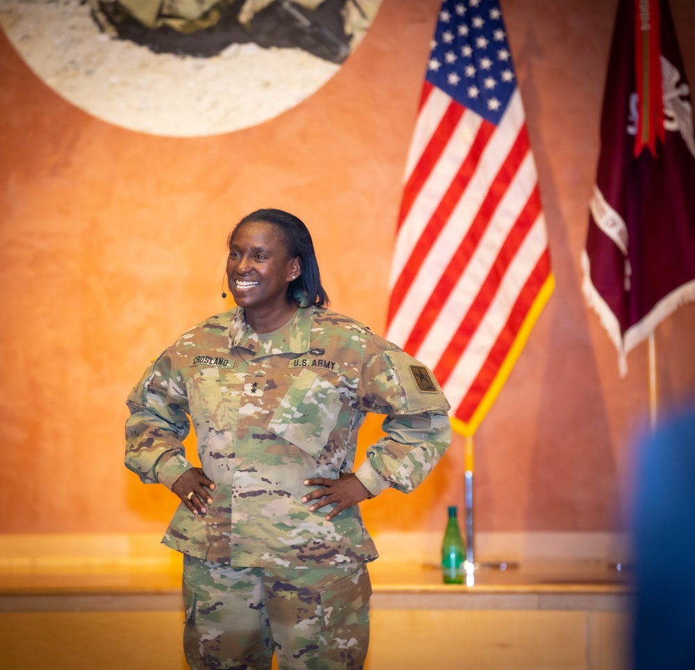 DVIDS - Images - Major General Telita Crossland WRAIR visit [Image 5 of 5]