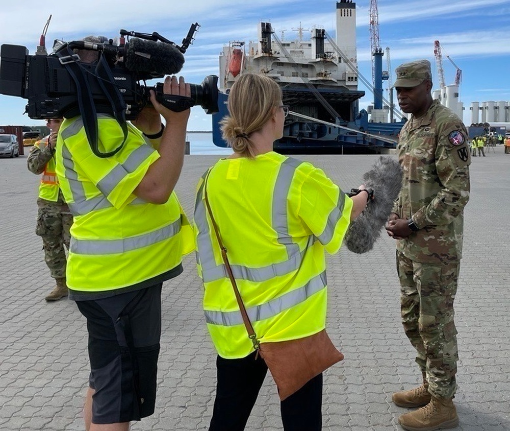 DVIDS - Images - 21st TSC rapidly moves 1AD CAB equipment across Europe ...