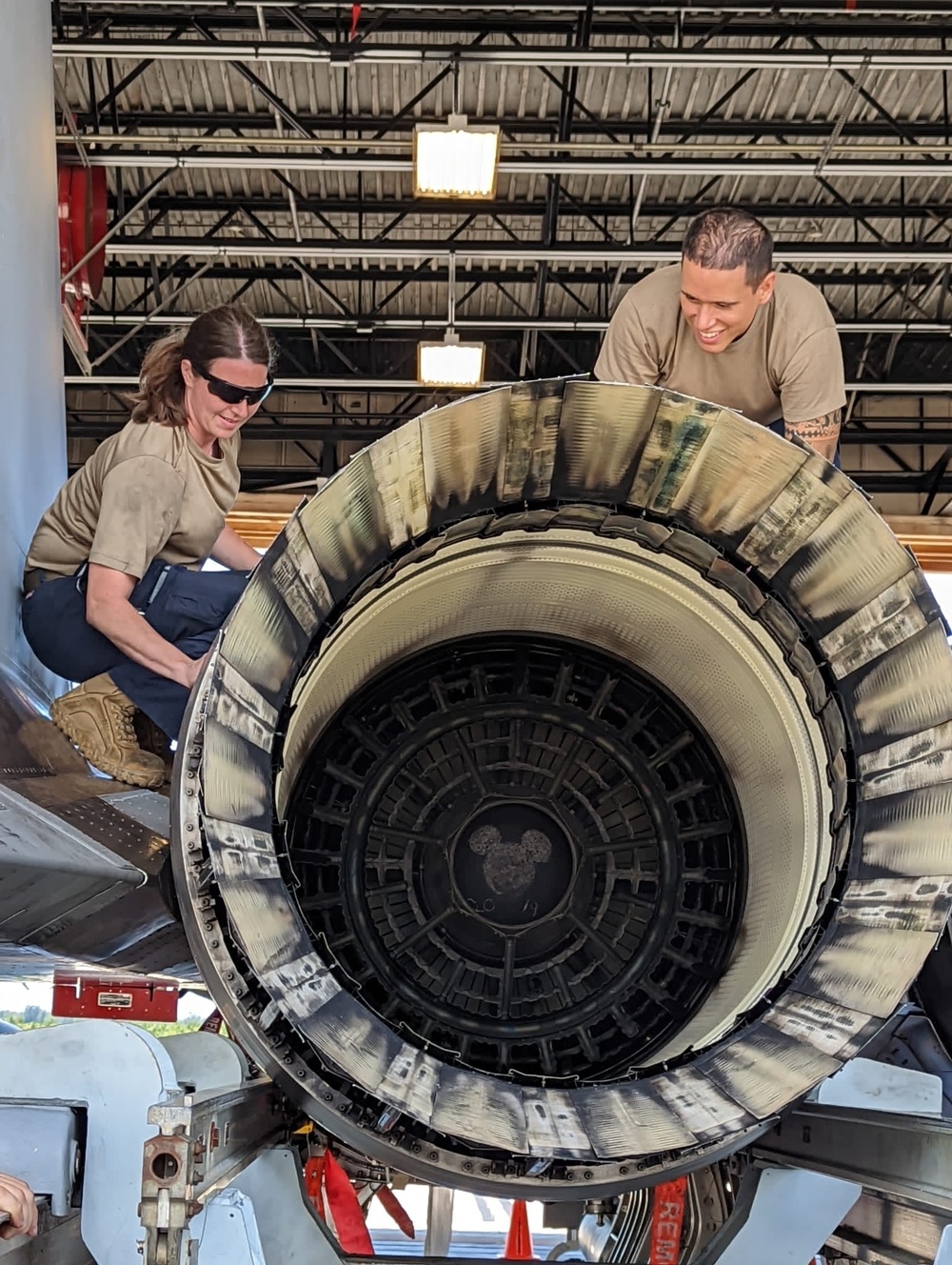 DVIDS - Images - Finding the fix [Image 4 of 4]