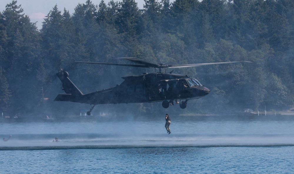 DVIDS - Images - Warkhawks support 2-75th Ranger Helocast [Image 8 of 9]