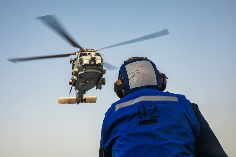 DVIDS - Images - USS Paul Ignatius (DDG 117) Conducts VERTREP Training ...