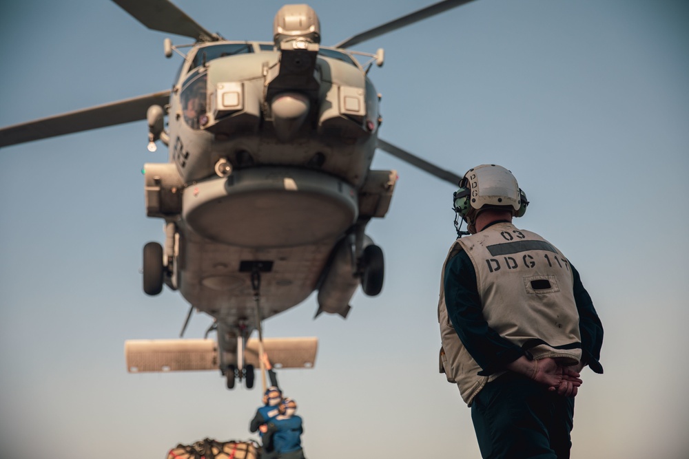 DVIDS - Images - USS Paul Ignatius (DDG 117) Conducts VERTREP Training ...