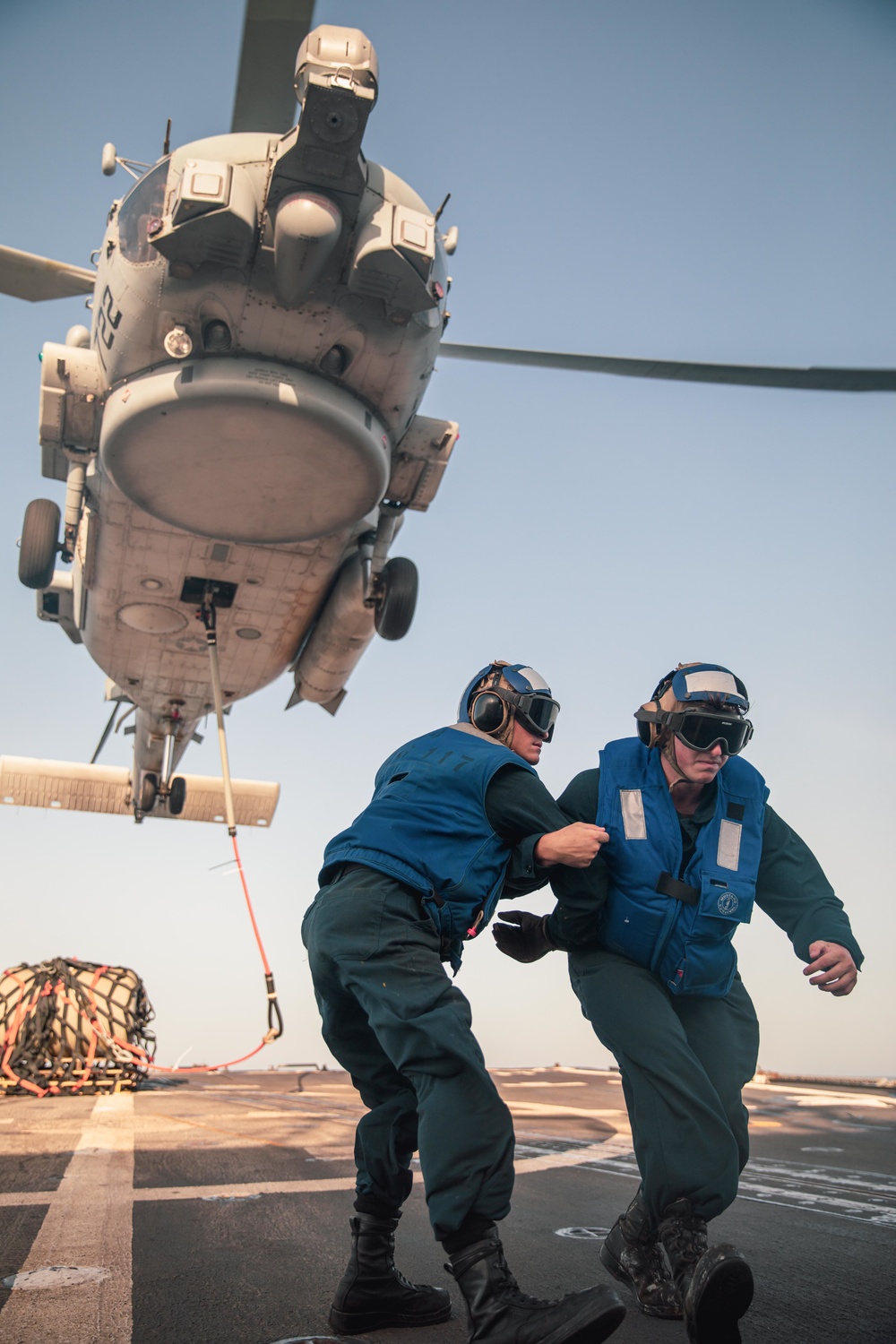 DVIDS - Images - USS Paul Ignatius (DDG 117) Conducts VERTREP Training ...
