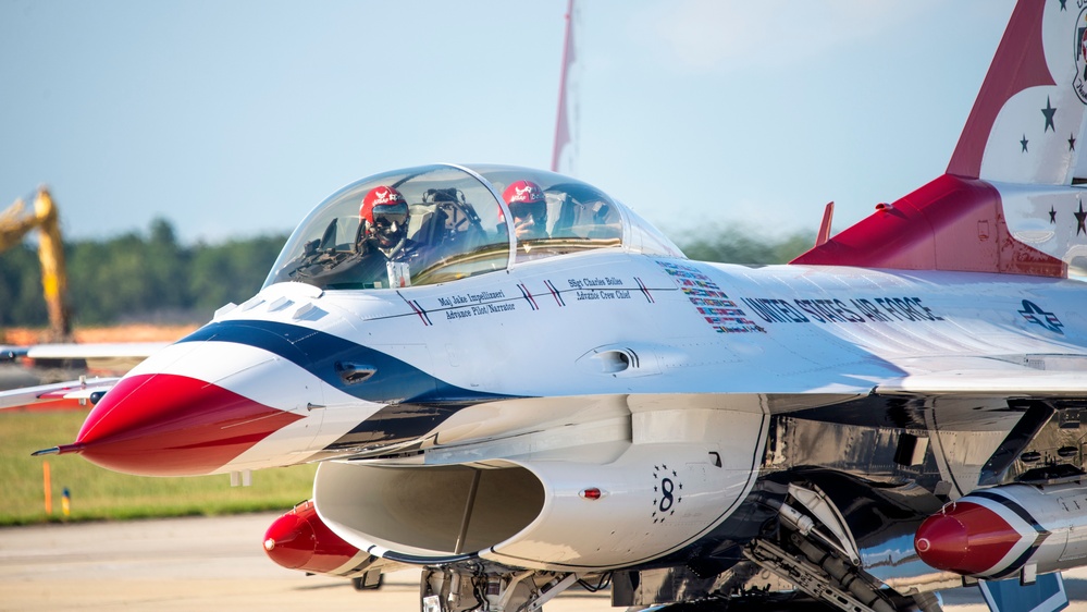 DVIDS - Images - Thunderbirds Arrive at the 177th Fighter Wing [Image 2 ...