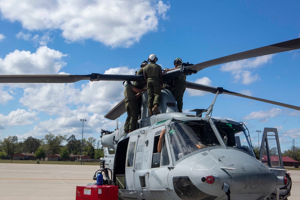 DVIDS - Images - Marines with Marine Light Attack Helicopter Squadron ...